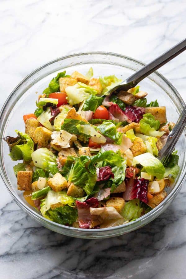 Lemon & Garlic BLT Salad - A Saucy Kitchen